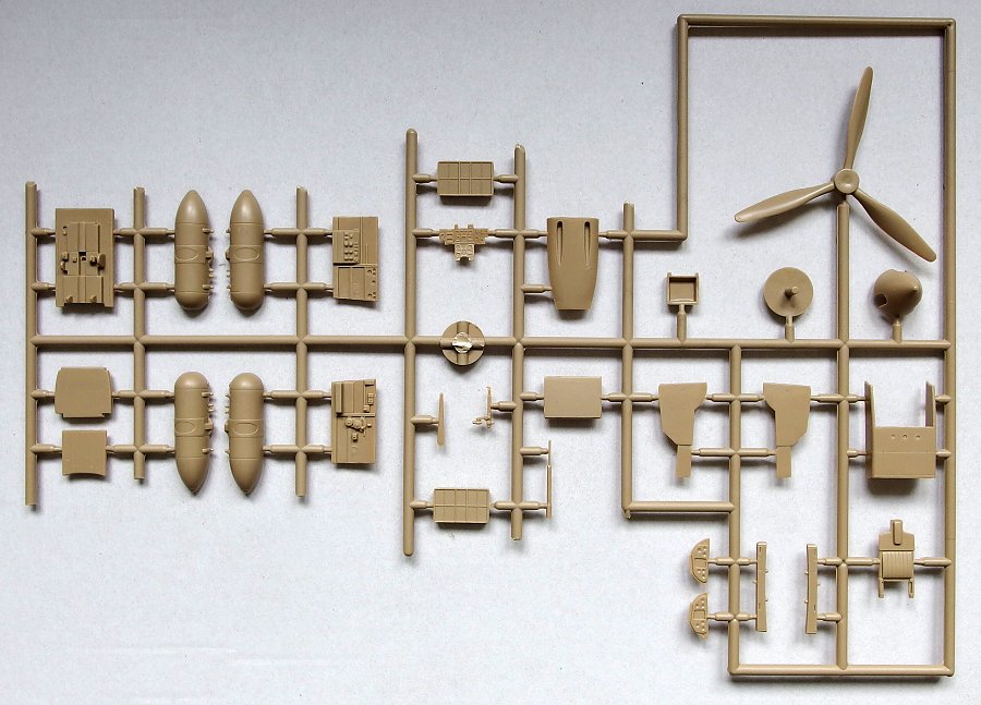 MODELIMEX Online Shop | 1/48 Aero A-102 (Limited re-edition) | your ...